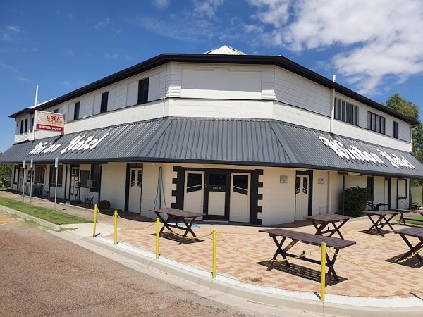 Winton Hotel changes hands amid 'exceptional' Queensland pub sales